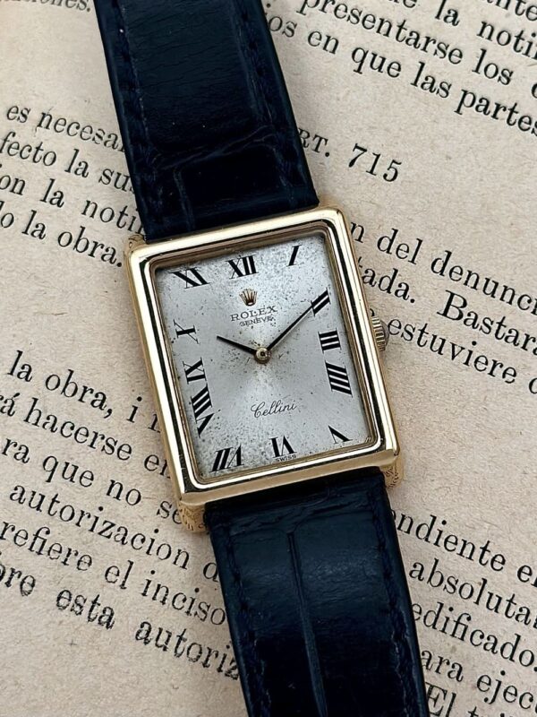 Rolex Cellini 18K Gold 25 x 34 mm Champagne Dial 4105, a cuerda ...
