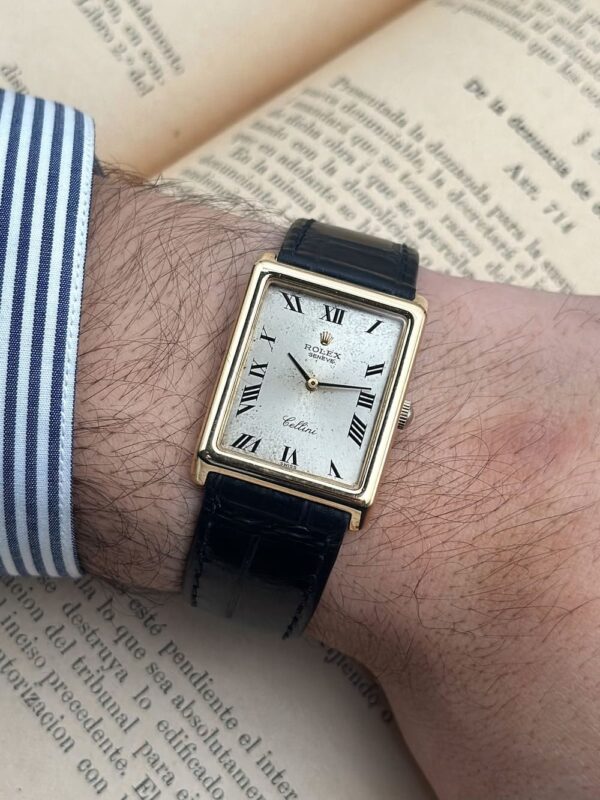 Rolex Cellini 18K Gold 25 x 34 mm Champagne Dial 4105, a cuerda ...